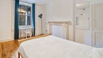 Quarto casal superior, banheiro compartilhado | 1 quarto