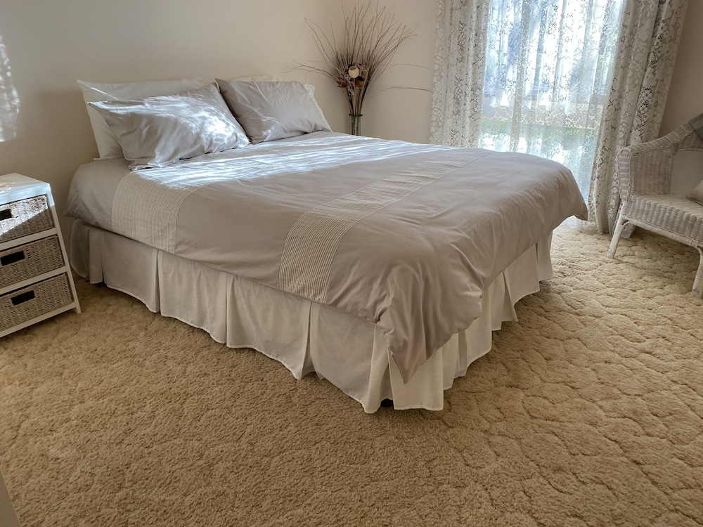 Country Lifestyle On Acres 4 Minute Drive From The Main Street - Swan Hill