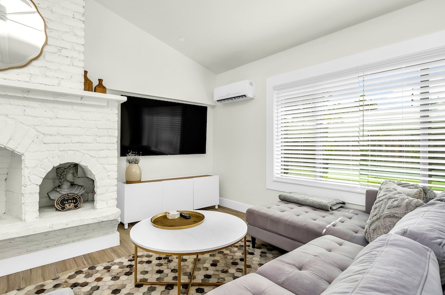 Sunny Retreat - Mins 2 Beach & Dt - Fenced Yard - Coral Springs