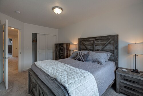 New House In Wine County By Pacific University - Forest Grove, OR