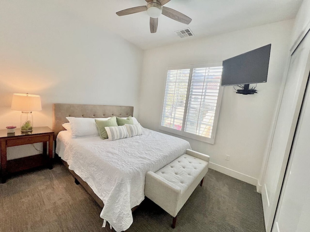 Luxurious Remodeled Studio In La Quinta #C - La Quinta, CA