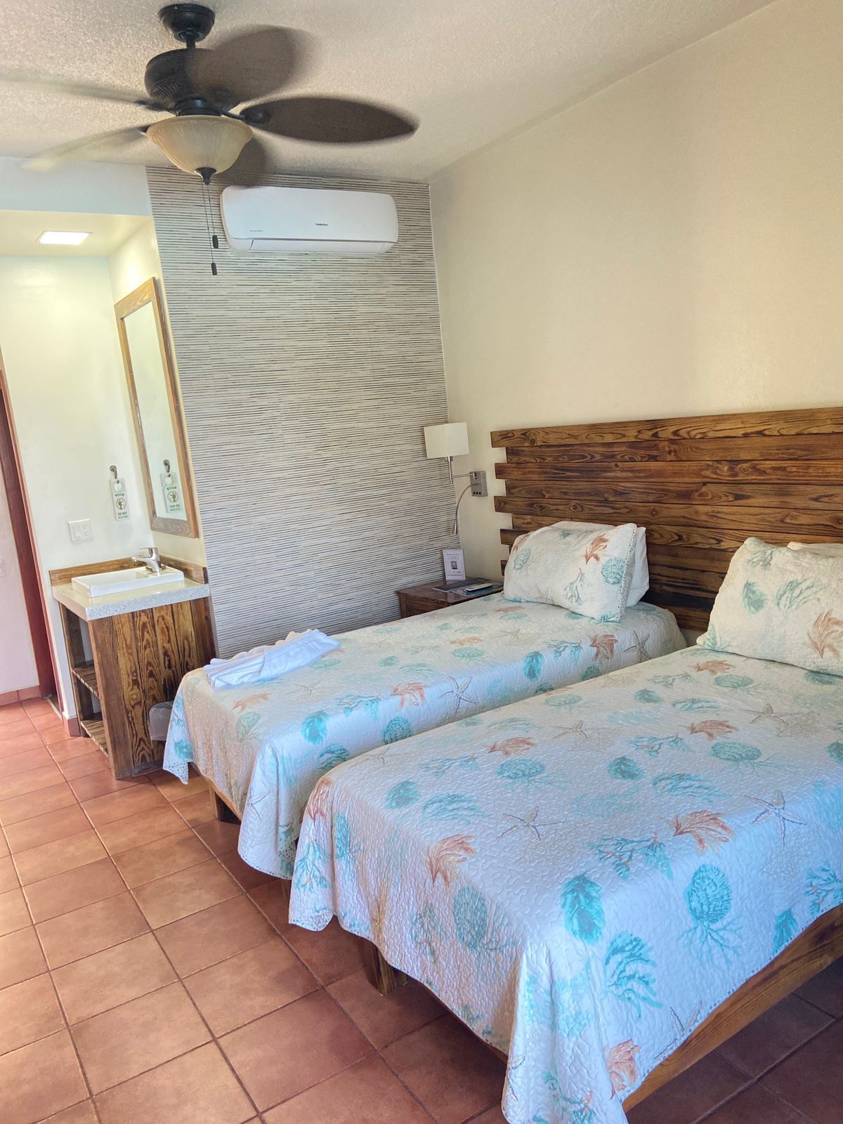 Brisas Del Mar Roatan in Roatan: Find Hotel Reviews, Rooms, and Prices ...