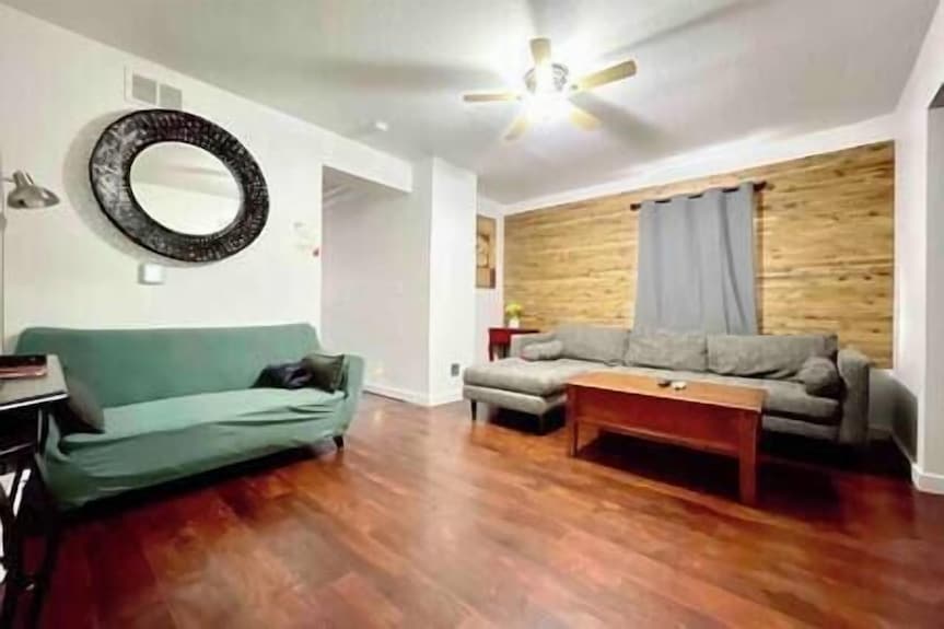 1129#4 / Prime Downtown Dubuque, Cozy Brick Charm - Dubuque, IA