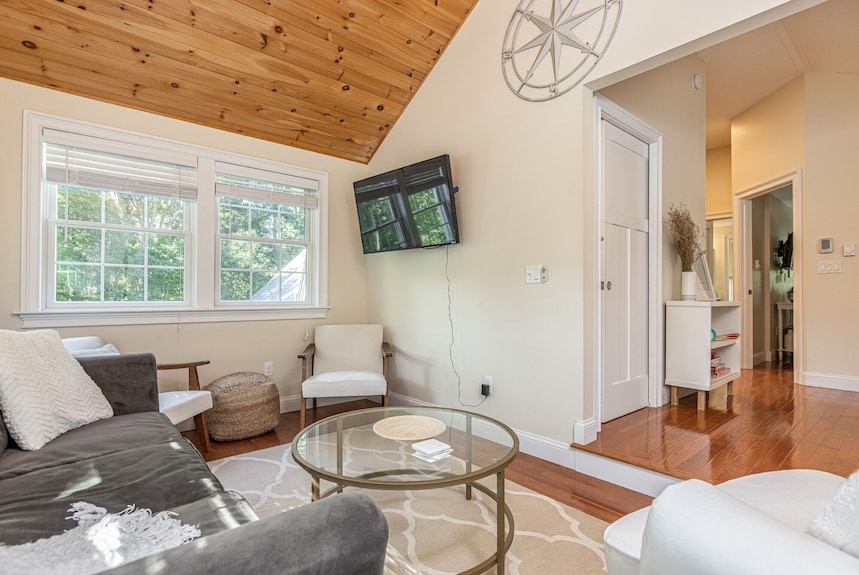 Spacious Suite - Close To Everything + Backyard\n10 Min To Portsmouth +Ogunquit - York's Wild Kingdom, York