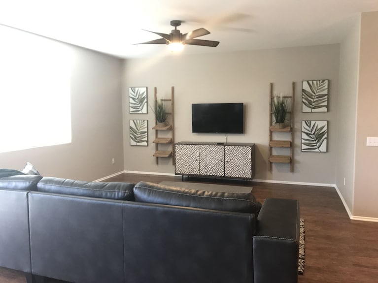 Cheerful 4 Bedroom With Garage Parking - Menifee, CA