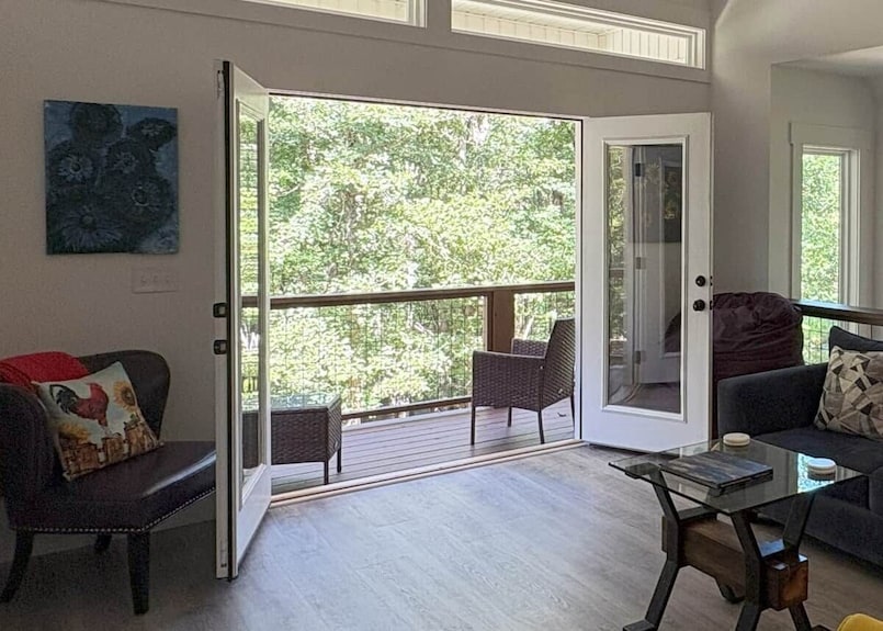 Charm Of A Tree House With The Comforts Of Home. Near Square, Weddings & Wine. - Dahlonega, GA