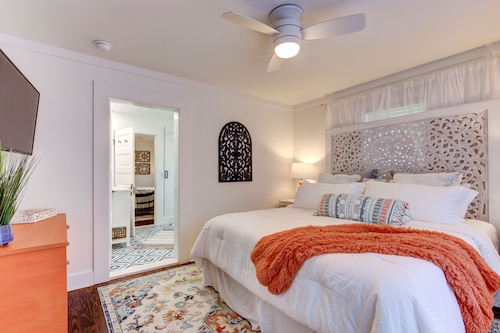Alpine Cottage | One Block From Oaklawn Casino! - Hot Springs, AR