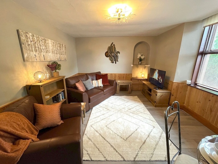 Beautiful Apartment - Outstanding Central Location - Pass The Keys - Dumfries