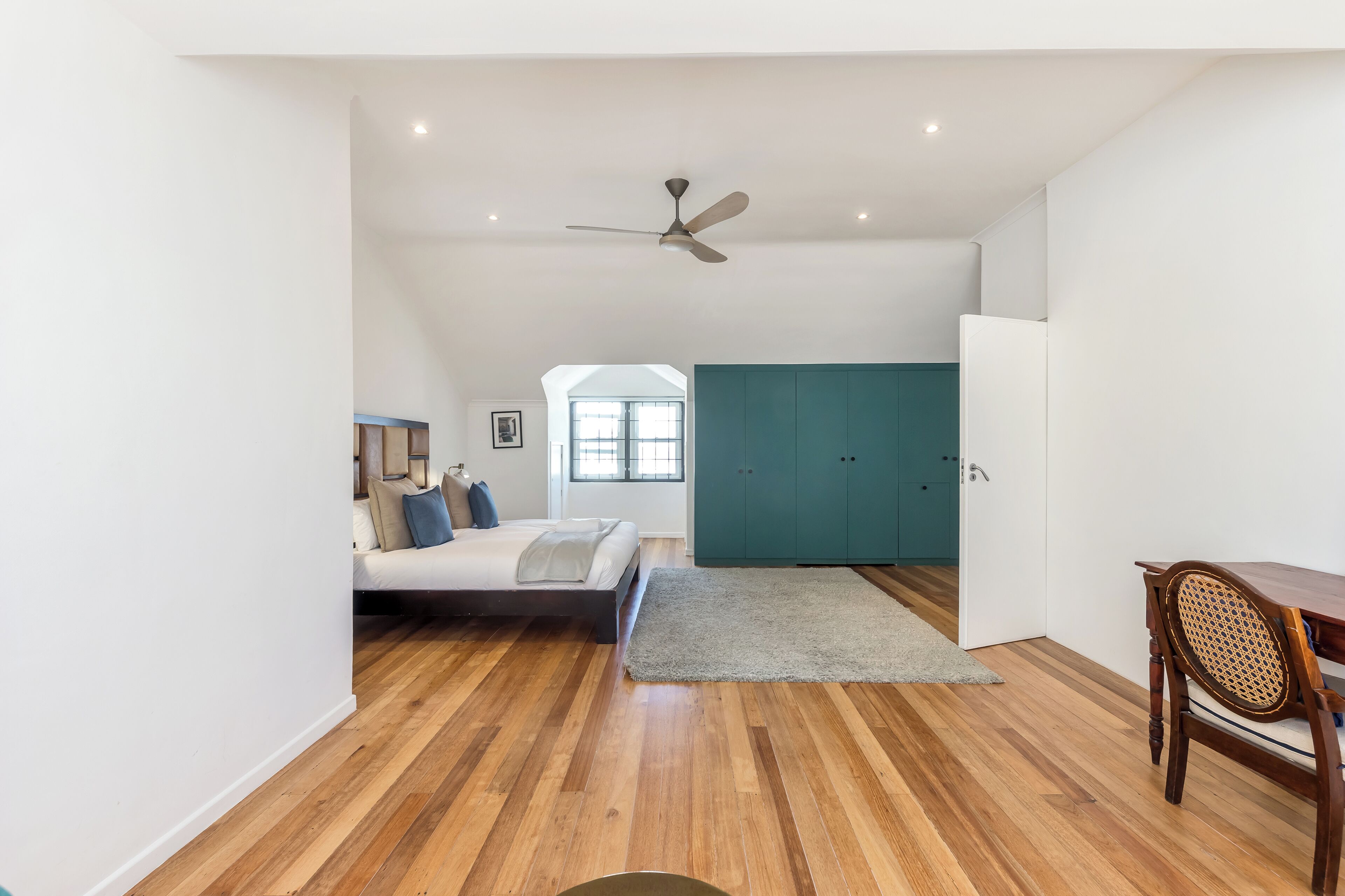 Spacious Modern Home In Iconic Green Point - Camps Bay