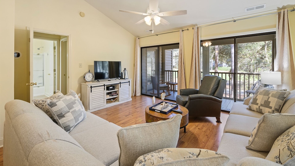 Alex And Us- Fantastic Second Floor Unit Directly Across From The Pool - Georgetown, SC