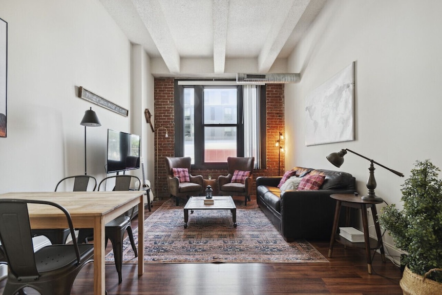 Stylish 2-br , Gym, Wifi, Workspace, Target | Speakeasy Apt - Philadelphia, PA