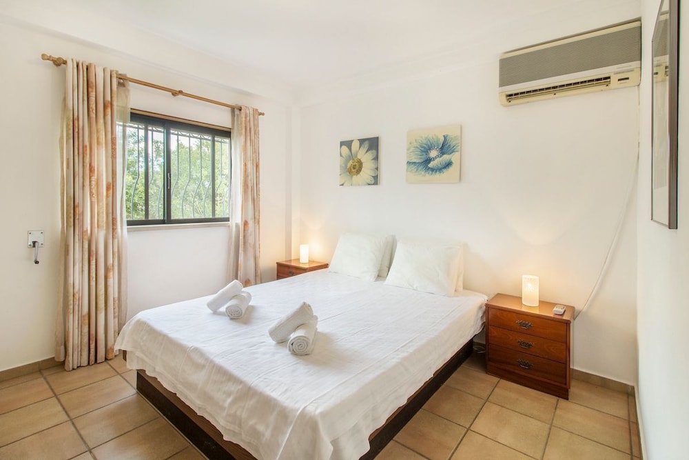 Casa Lindinha - Two Bedroom Villa, Sleeps 4 - Porches