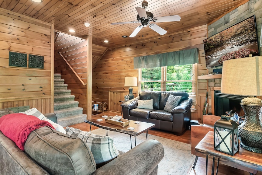 Luxury Cabin Between Pigeon Forge And Gatlinburg - Tennessee