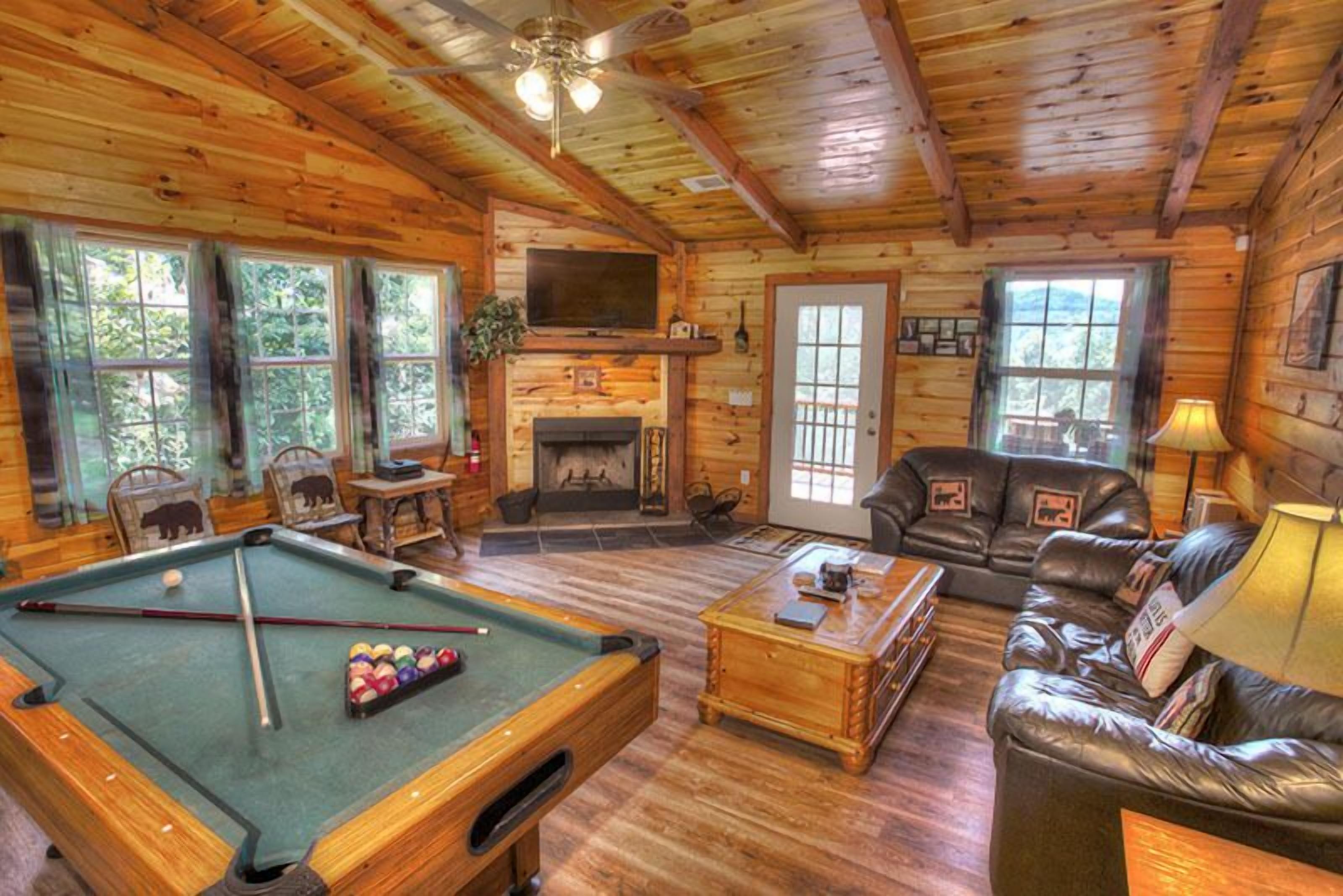A View From Above - Dog Friendly W/ Screened In Porch And Hot Tub, Near Helen Ga - Clarkesville, GA