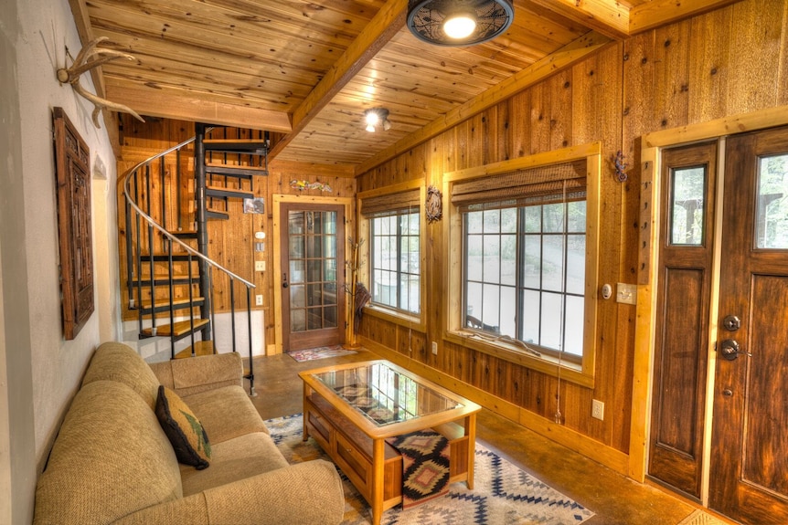 Delaine`s Retreat - 4 Br Cabin, Dog Friendly, Walkable To Downtown Helen, Ga - Helen, GA
