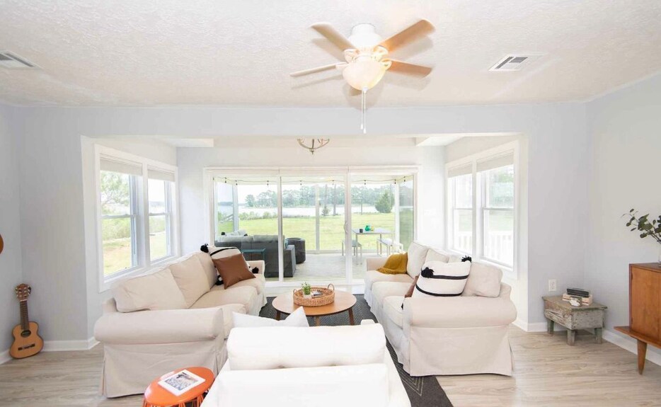 Waterfront!! **Hot Tub** 3 Bedroom Oasis On 2+ Acres - Sleeps 8 - Maryland (State)