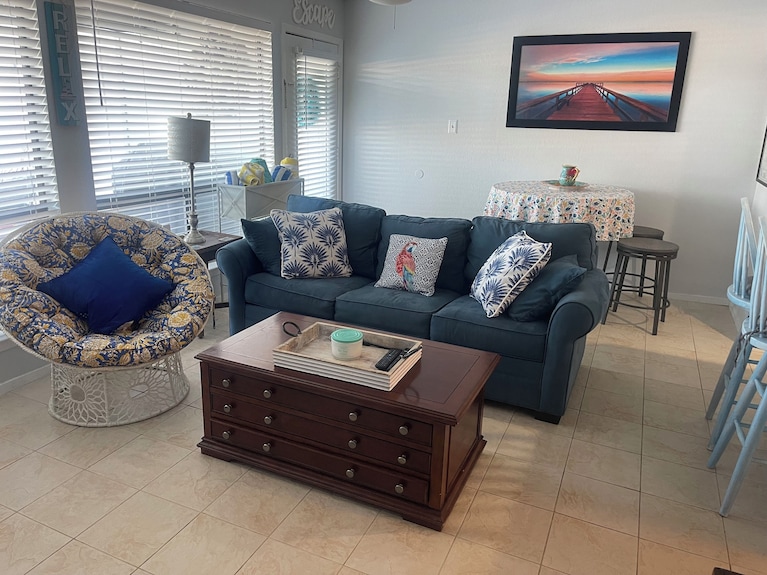 Fun N Sun Lake Travis Waterfront Condo - Spicewood, TX