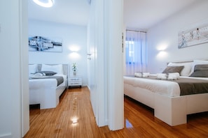 Apartamento Design, 2 quartos, terraço, vista para o mar | 2 quartos, cofre no quarto, com decoração personalizada