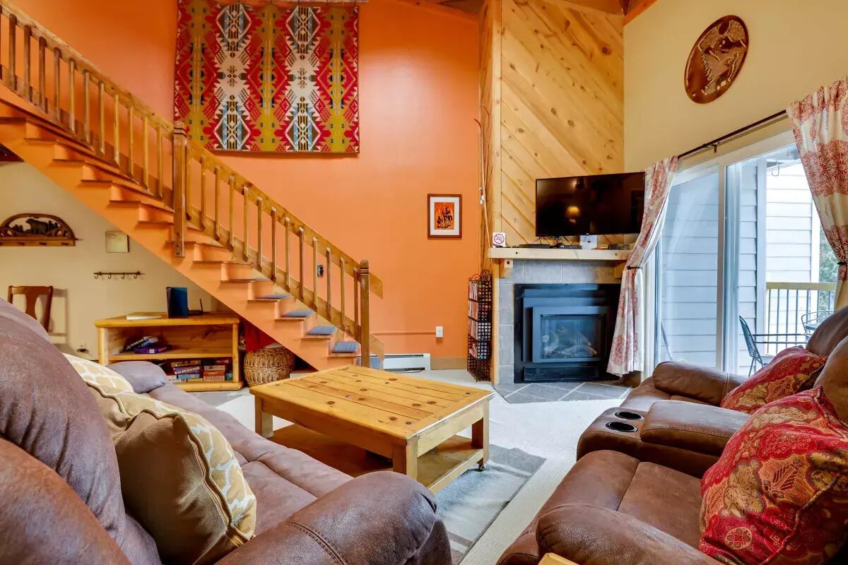 Cozy Condo In Beautiful Wildernest W/pool,shuttle To Town, 20 Minutes To Skiing! - Silverthorne, CO