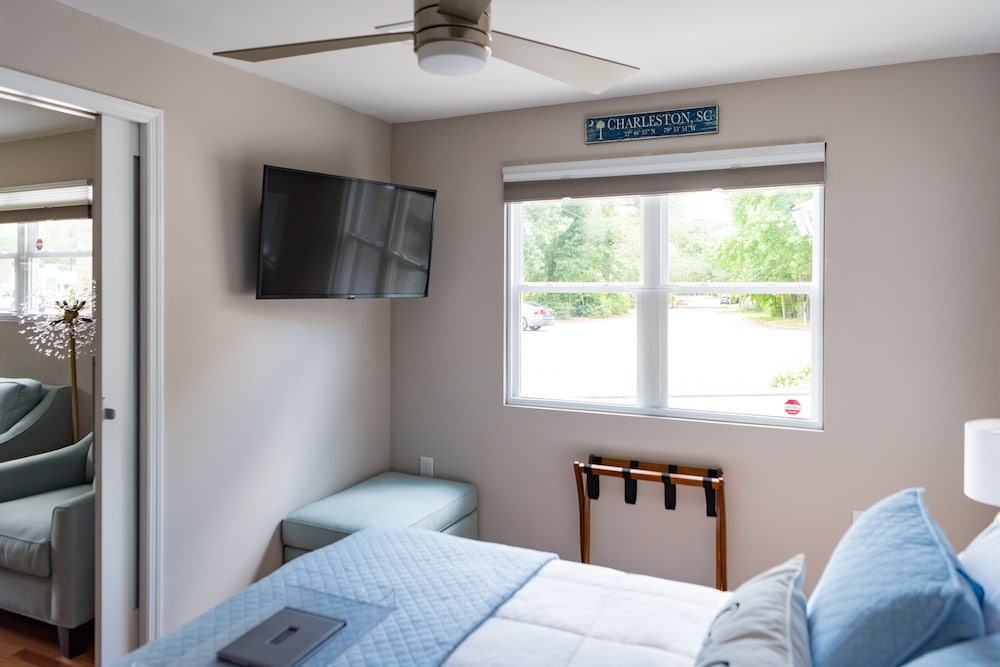 Charming~ Studio 2 Is Located 4.3 Miles From Downtown Charleston! In West Ashley - Charleston
