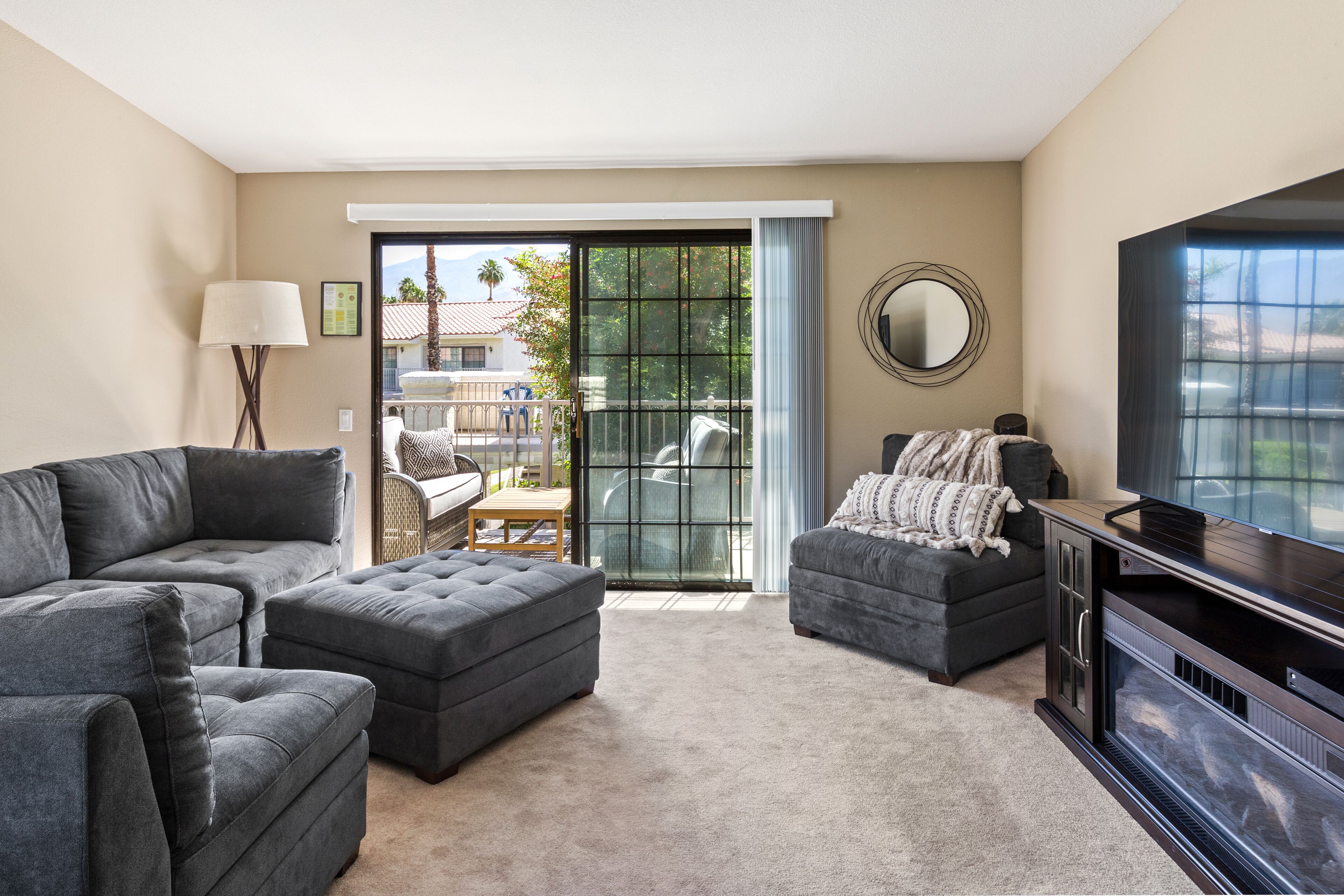 Entire Condo- Upstairs Corner Unit At Mesquite Country Club-5min To City Center! - Palm Springs, CA