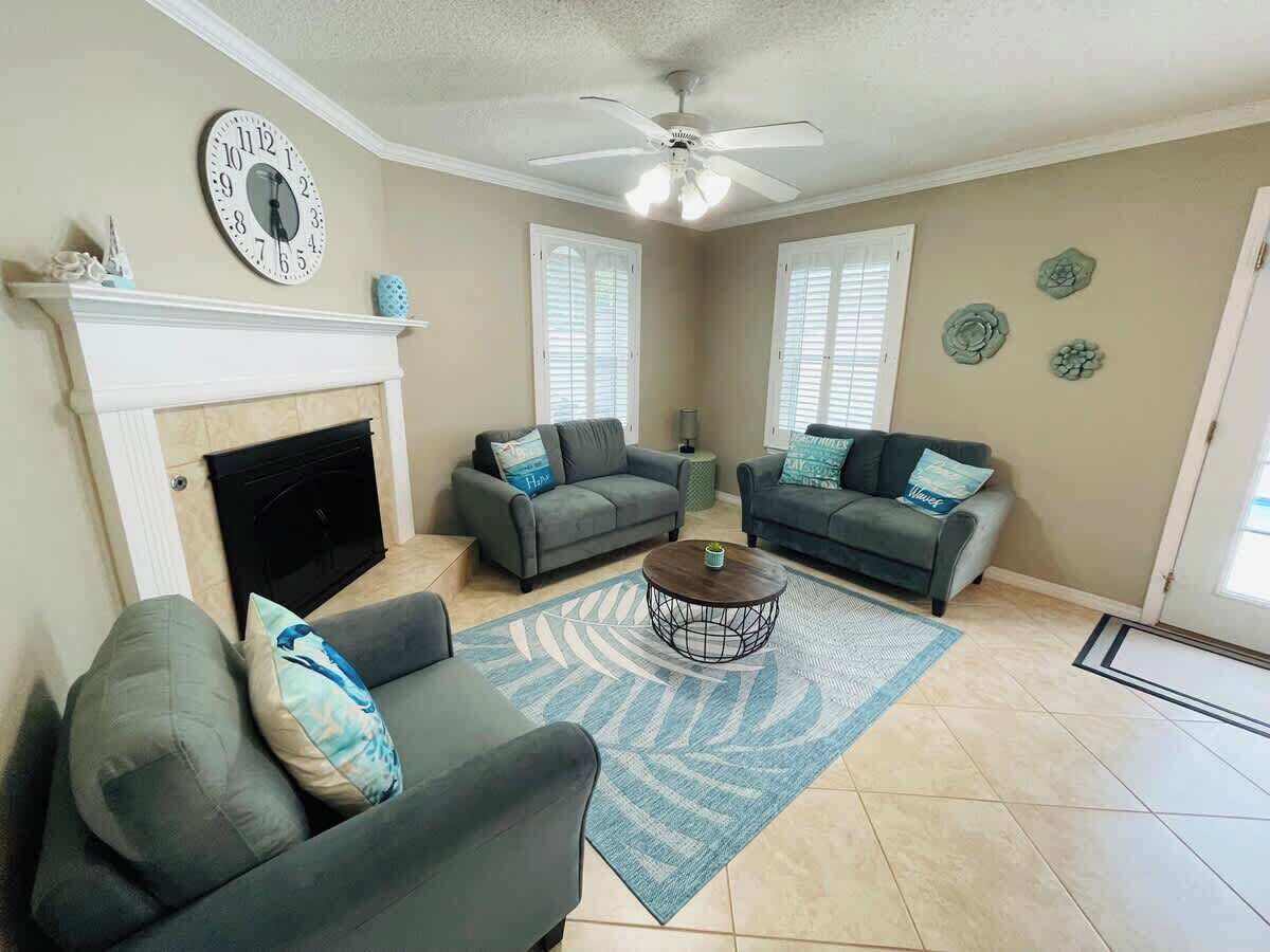 Beautiful Vacation Home Near The Beach W/a Pool - Niceville, FL