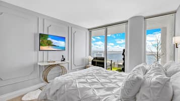 Penthouse, 2 quartos | Com decoração personalizada, com mobília individualizada, secretária