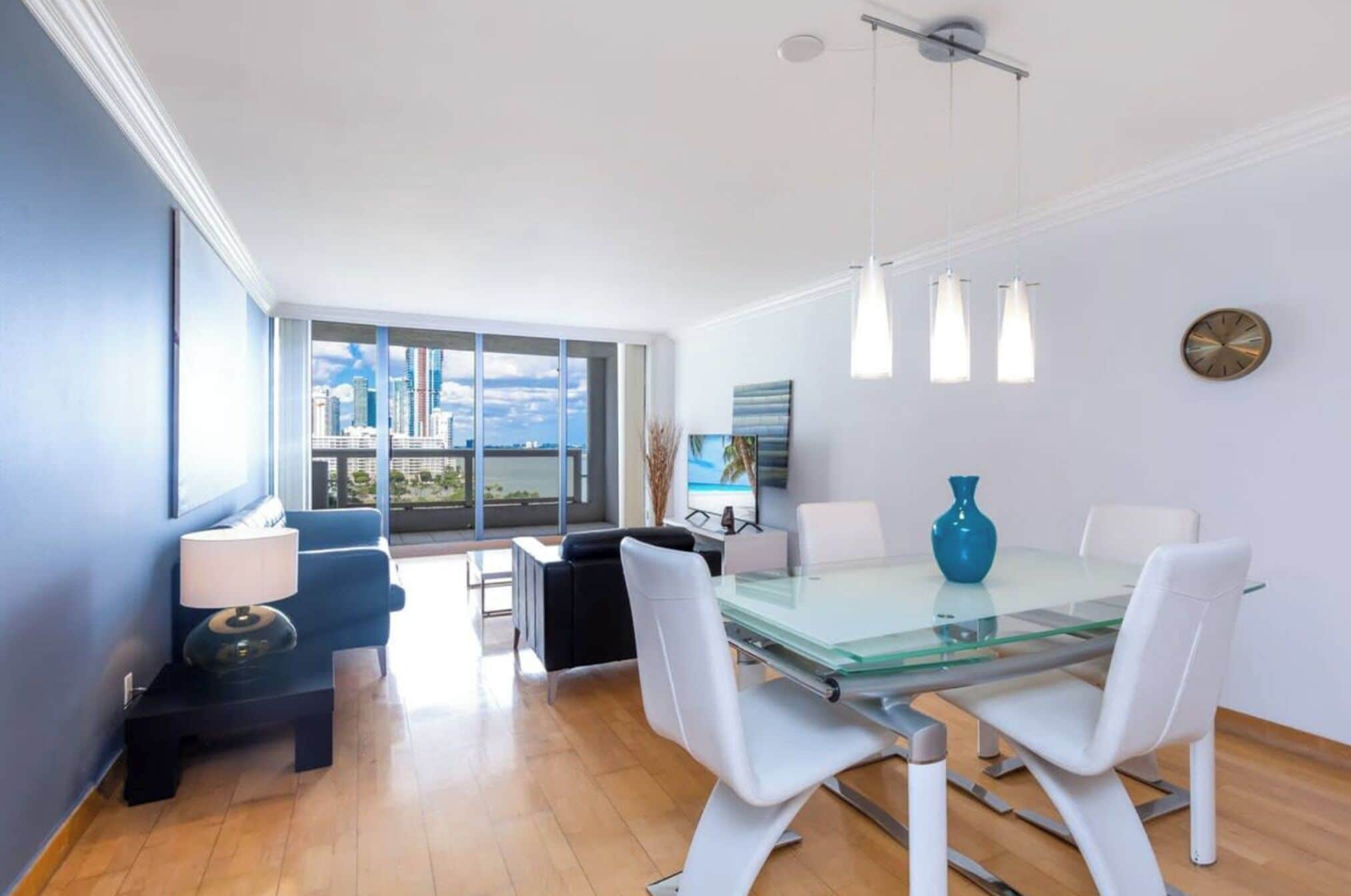 Apartamento, 1 quarto | Refeições no quarto