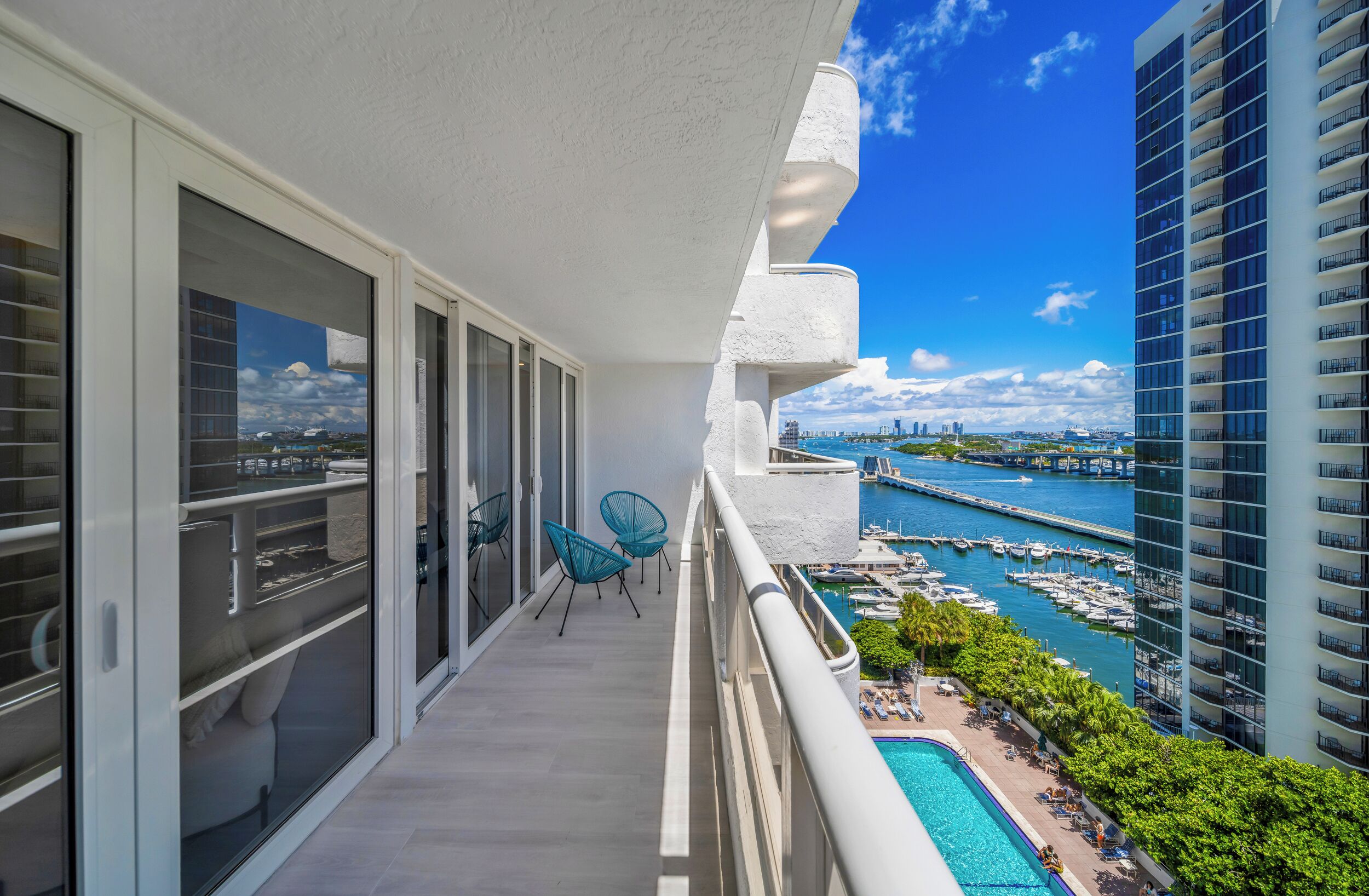 Apartamento, 2 quartos | Varanda