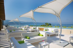 2 bares/lounges, bar na praia