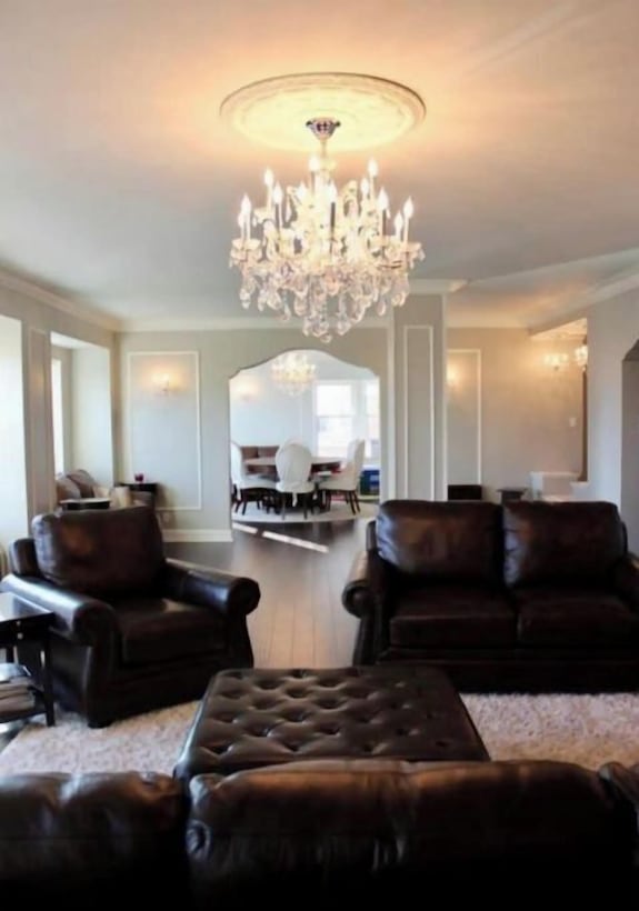 Huge Condo In Historic Hotel Near Lake Michigan/parks/festivals W/parking - Milwaukee, WI