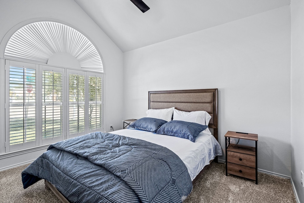 Newly remodeled home with attached garage and large yard - Allen | Vrbo