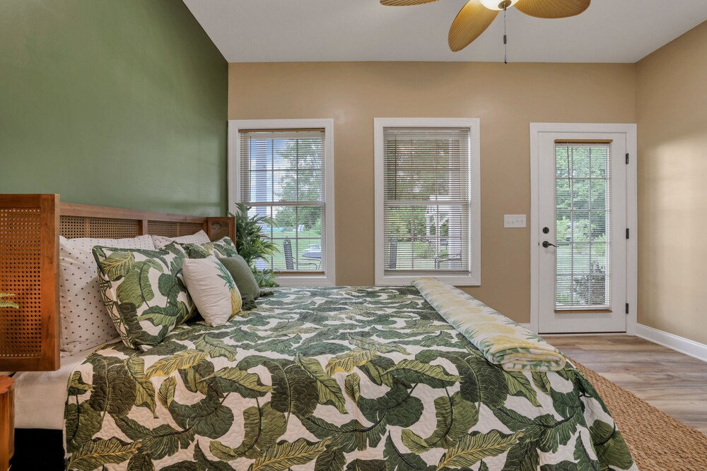 Brand New Buckeye Lake Waterfront Chalet A - Buckeye Lake State Park, Millersport
