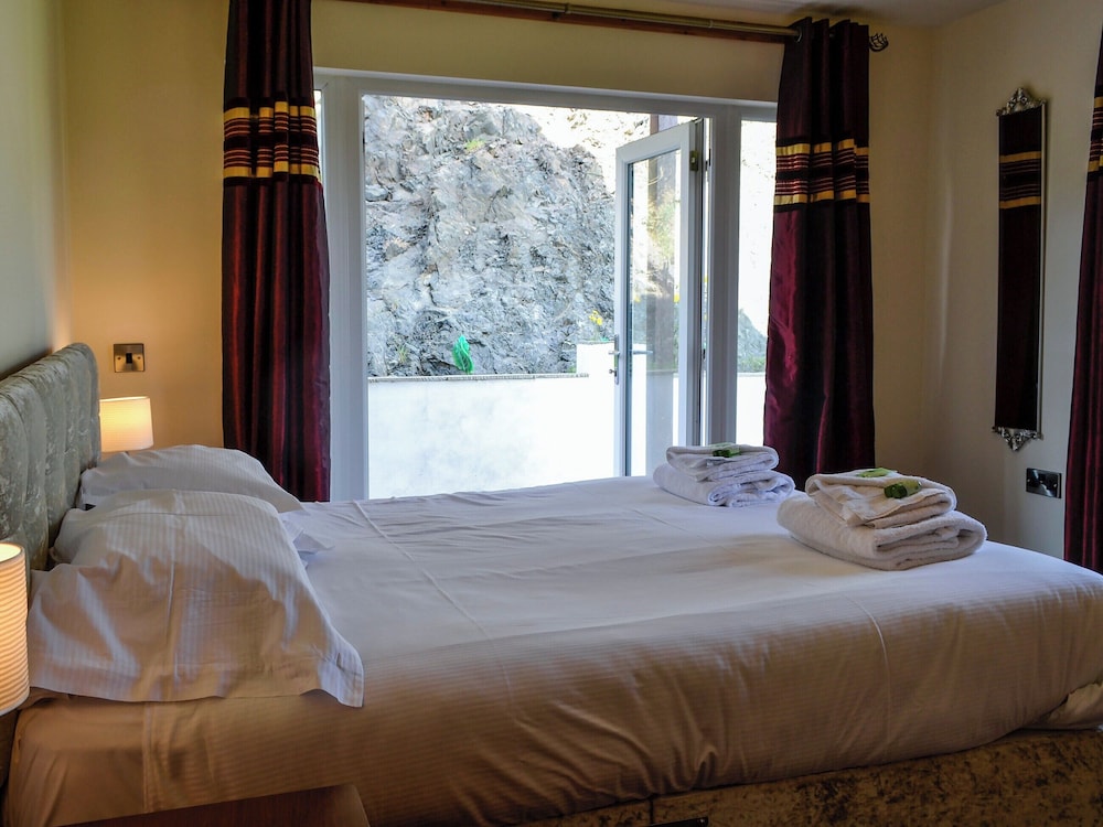 Seaviews And Hot Tub At The Fairways - Uk39821 - Portpatrick