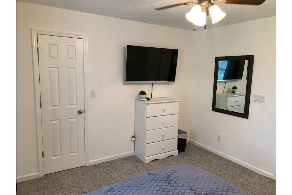 Newly Renovated 1400 Square Foot 3 Bedroom Home. - Greenwood, IN