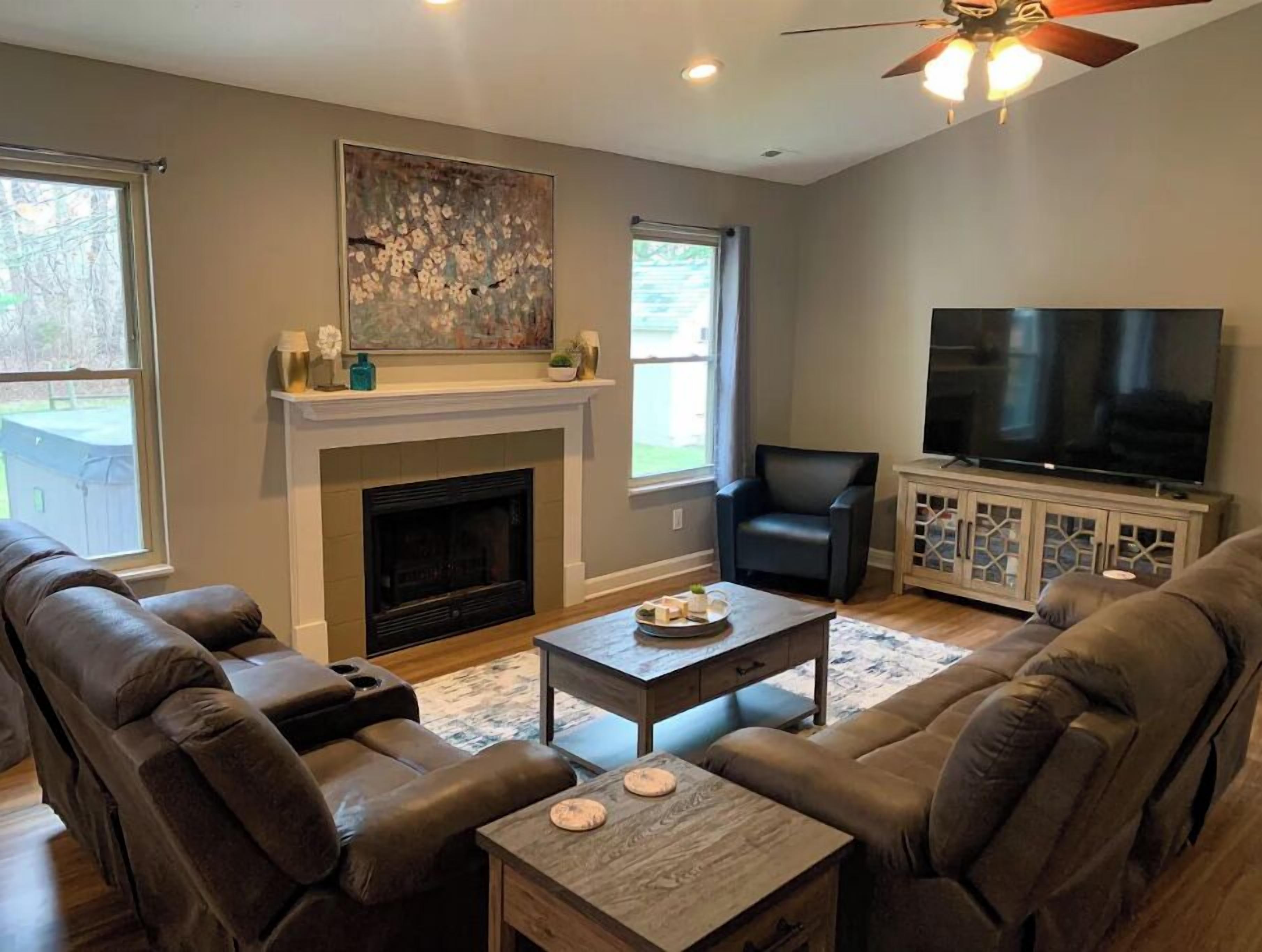 Newly Renovated 1400 Square Foot 3 Bedroom Home. - Greenwood, IN