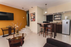 Suíte executiva | Cozinha privada | Refrigerador em uma área comum