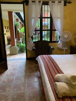 Quarto superior | Wi-Fi de cortesia, roupa de cama