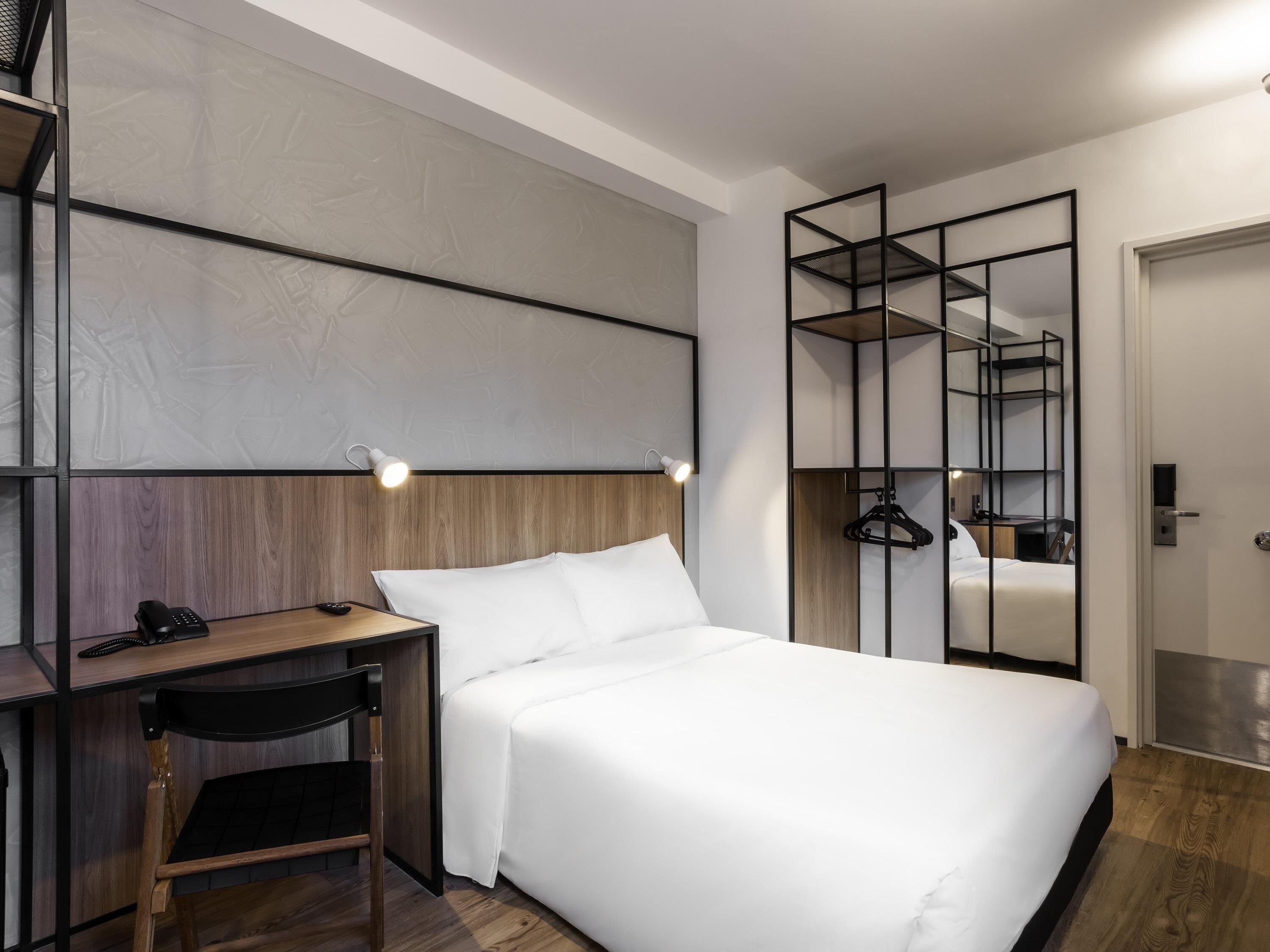Quarto Standard, 1 cama de casal | Minibar, cortinas/cortinados opacos, quartos insonorizados 
