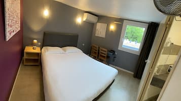 Quarto casal conforto | Roupas de cama premium, escrivaninha, Wi-Fi de cortesia, roupa de cama