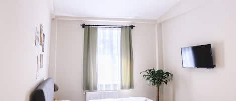 Quarto Comfort | Secretária, Wi-fi grátis, roupa de cama fornecida