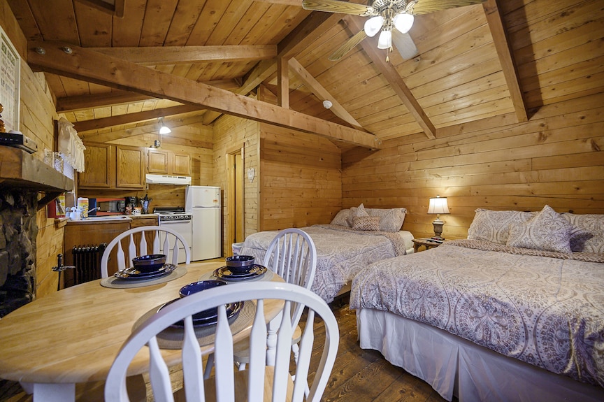 Blackberry Bungalow 1 Room Cabin, Sleeps 4 With Stocked Fishing Pond. - Choctaw Casino Too-Broken Bow