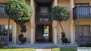 Condo, 1 quarto | Detalhe da fachada