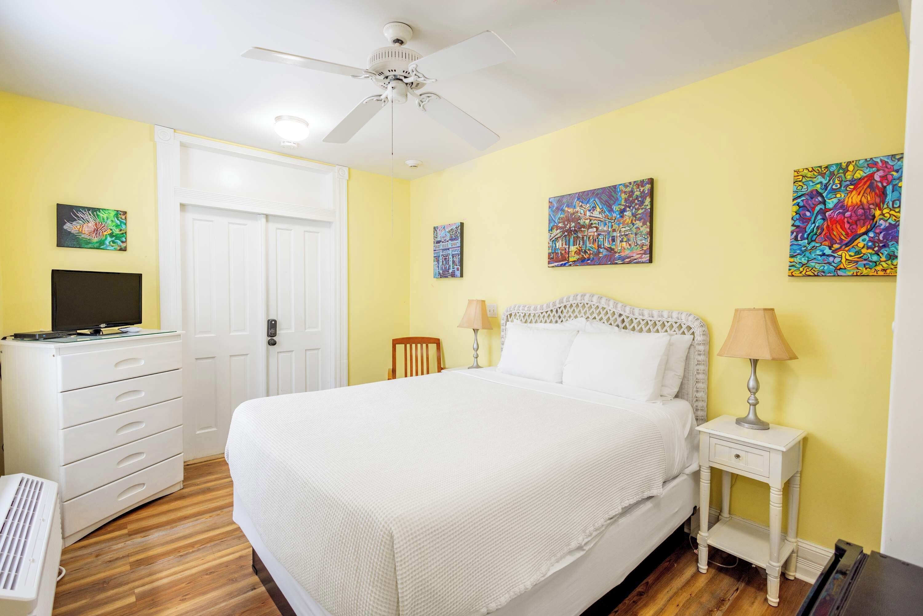 Classic Queen, Pet Friendly - Curry Mansion Inn - Key West, FL