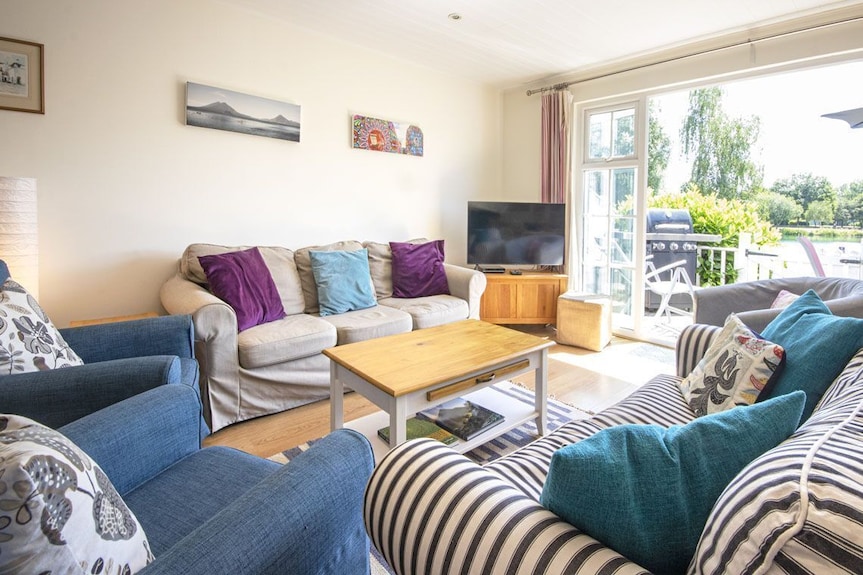 Isis Lakes 40, Casa Angela (P) - South Cerney