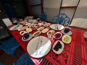 Pequeno-almoço completo diário incluído 