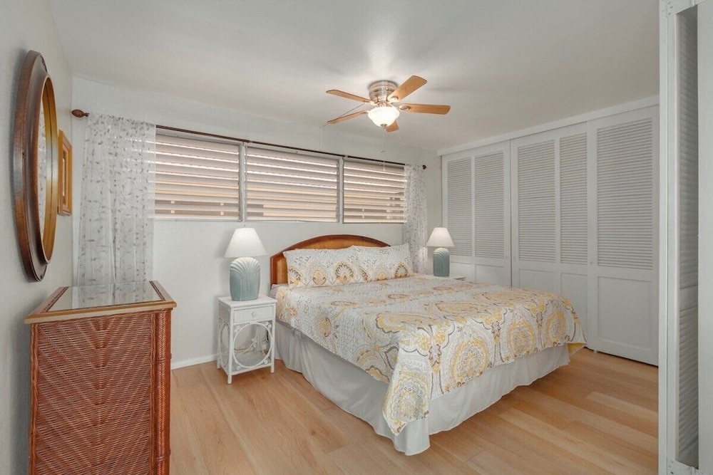 Kona Mansions#309 Top Floor,beautiful, Ac, Located In Heart Of Town - Hawái