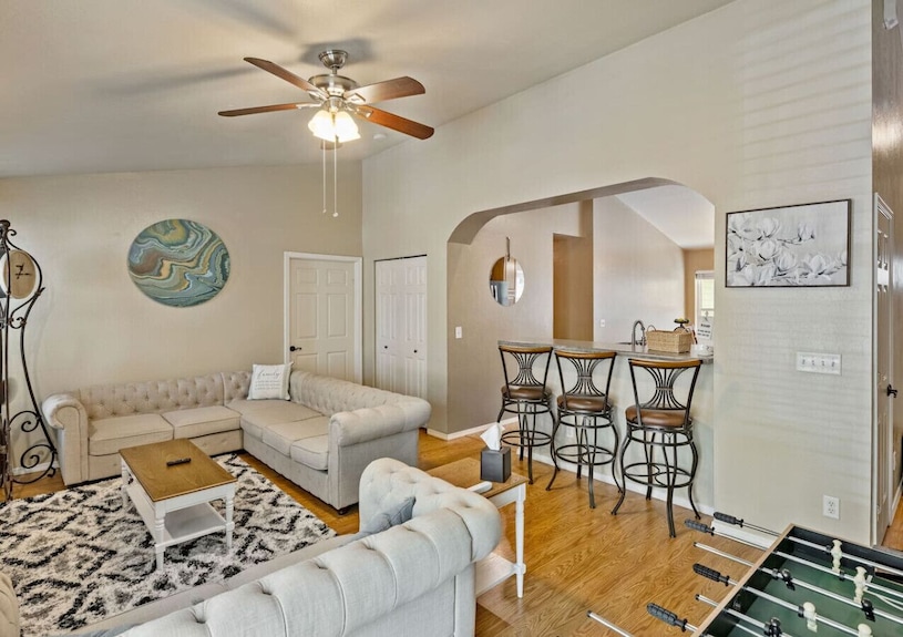 Mountain Retreat W/foosball/game Table! Fireplace~large Deck~near Park~dogs Ok! - 플래그스태프