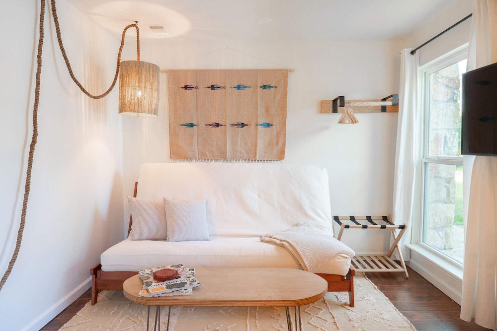 East Atx Suite | Thoughtfully Designed - Austin, TX