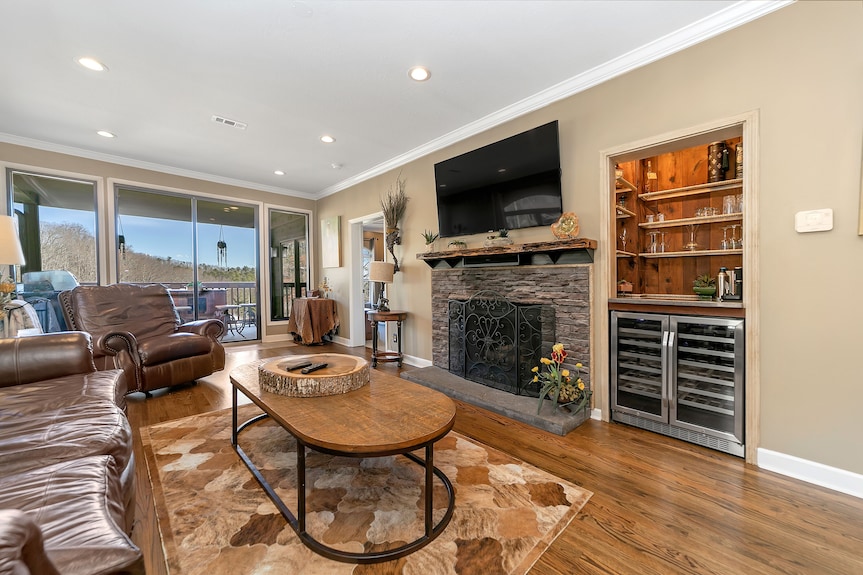 Lake Toxaway Falls: Waterfall Views, Luxury Condo, Minutes From Hiking! - Lake Jocassee